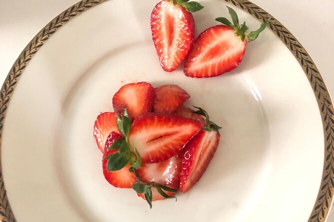 Make Valencian Pizza in Ruzafa - Enjoying the Seasonal Salad