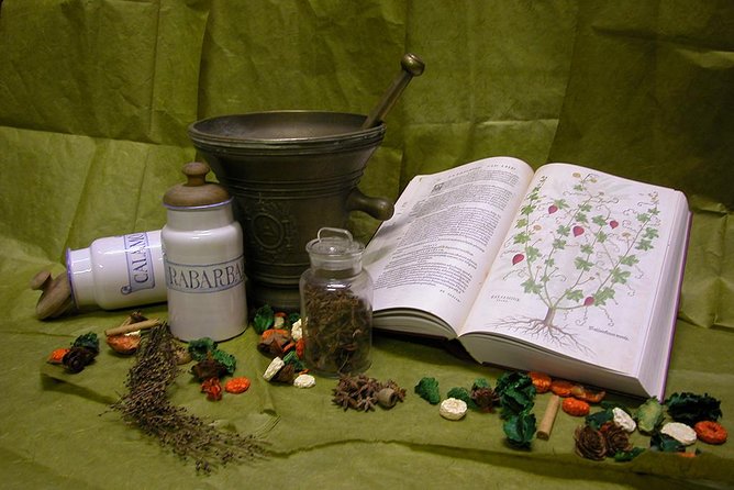 Make your own bespoke perfume in a historic workshop in Florence - Key Points