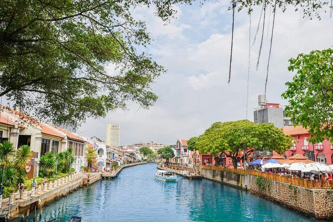 Malacca Historical Day Tour From Kuala Lumpur - Food and Authentic Experiences