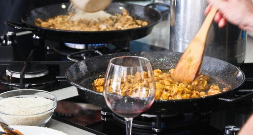 Malaga: Authentic Paella Cooking Class with Sangría - Who Should Consider This Experience?
