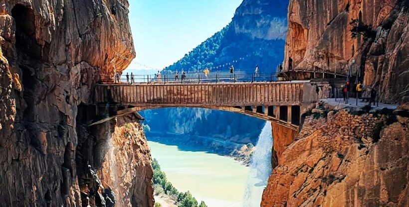 Málaga: Caminito del Rey Guided Tour with Transportation - The Walk: From Awe to Education