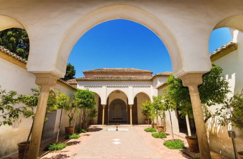 Malaga: Capture the most Photogenic Spots with a Local - What to Expect and What Not