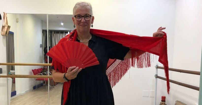 Málaga: Learn to dance flamenco rumba in 45 minutes - Key Points