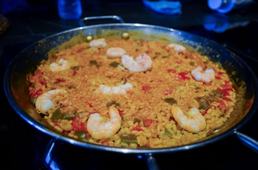 Málaga: Paella and Sangria Cooking Class with Market Visit - Meeting and Market Visit