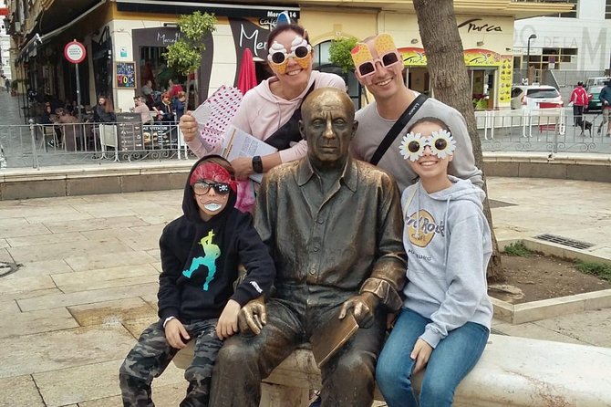 Málaga: Private Sightseeing Treasure Hunt - Whats Included in Your Adventure