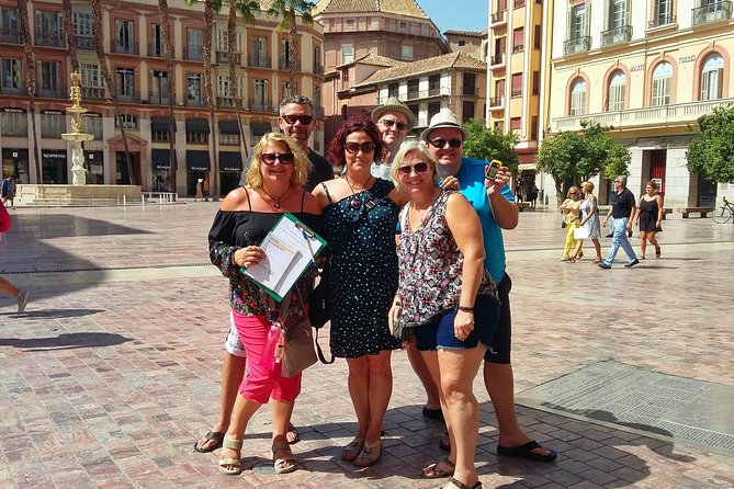 Málaga: Private Sightseeing Treasure Hunt - Meeting Point and Accessibility Features