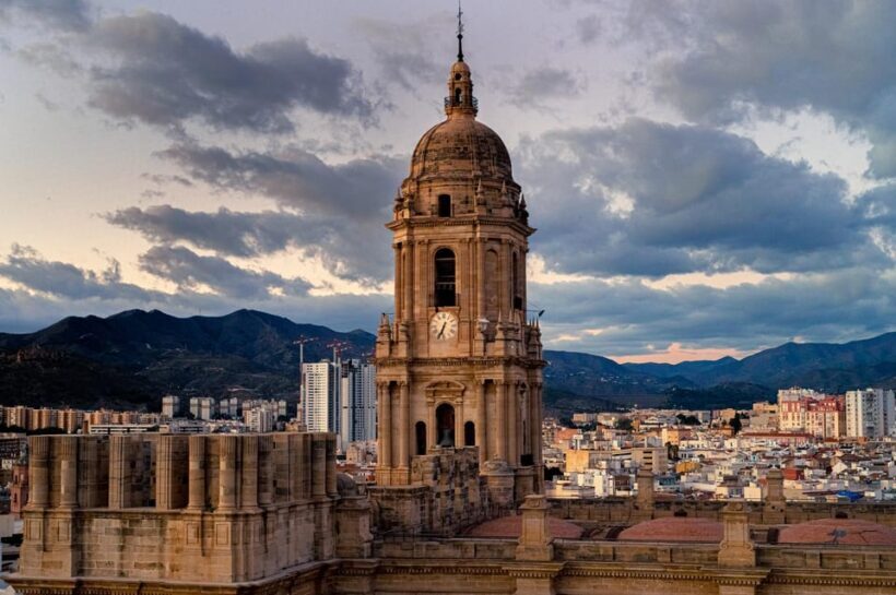 Málaga Romance: From Ancient Fortresses to Vibrant Markets - Key Points