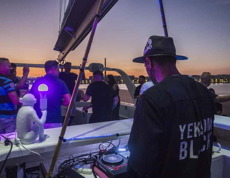 Malaga: Sailing Catamaran Sunset Cruise with Live DJ & Drink - The Itinerary: What to Expect from Start to Finish