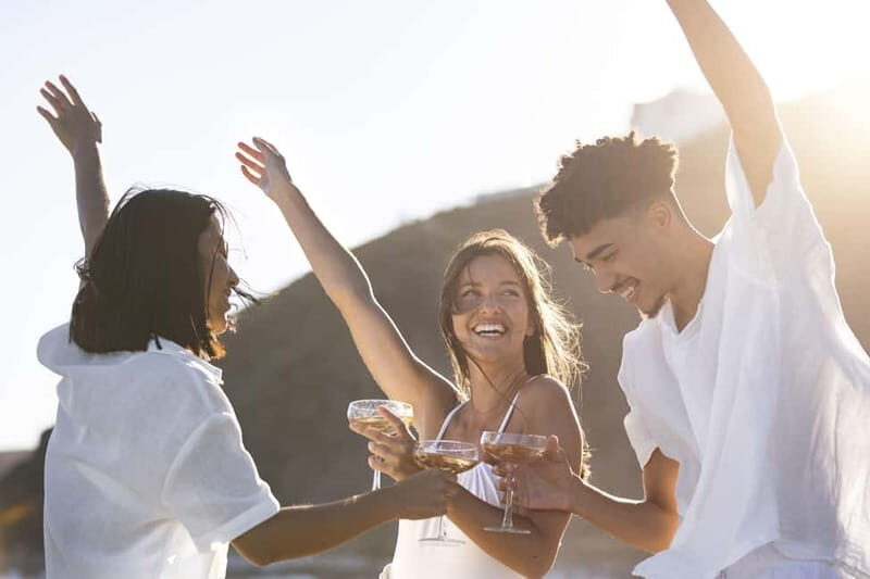 Malaga: Sailing Catamaran Sunset Cruise with Live DJ & Drink - The Drinks: A Toast to the Moment