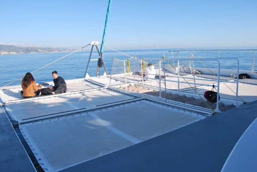 Malaga: Sailing Catamaran Sunset Cruise with Live DJ & Drink - Group Size and Atmosphere