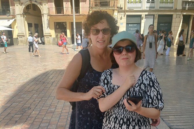 Malaga Scavenger Hunt and Sights Self-Guided Tour - Accessibility and Participation Guidelines