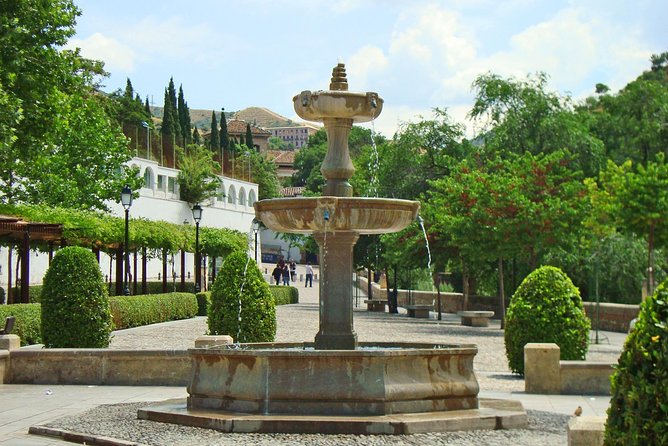Malaga to Granada trip with Alhambra tickets included - The Itinerary: A Deep Dive into Granada’s Treasures