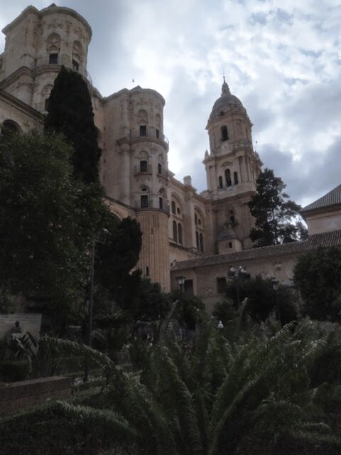 Malaga: Tour privado por la ciudad de Malaga - Authentic Experiences and Traveler Tips