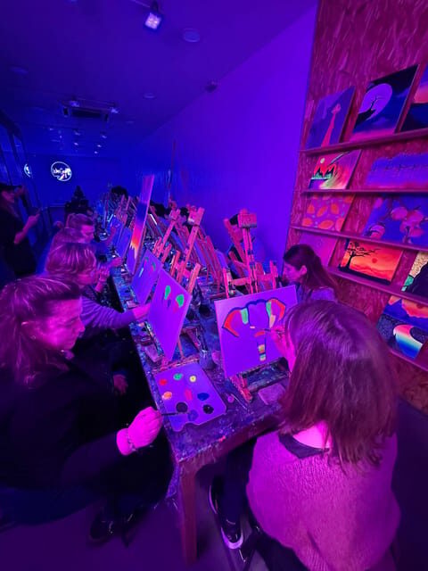 Málaga: Wine Gogh Glow Academy Paint and Sip Class - What Is the Málaga Wine Gogh Glow Academy Paint and Sip Class?