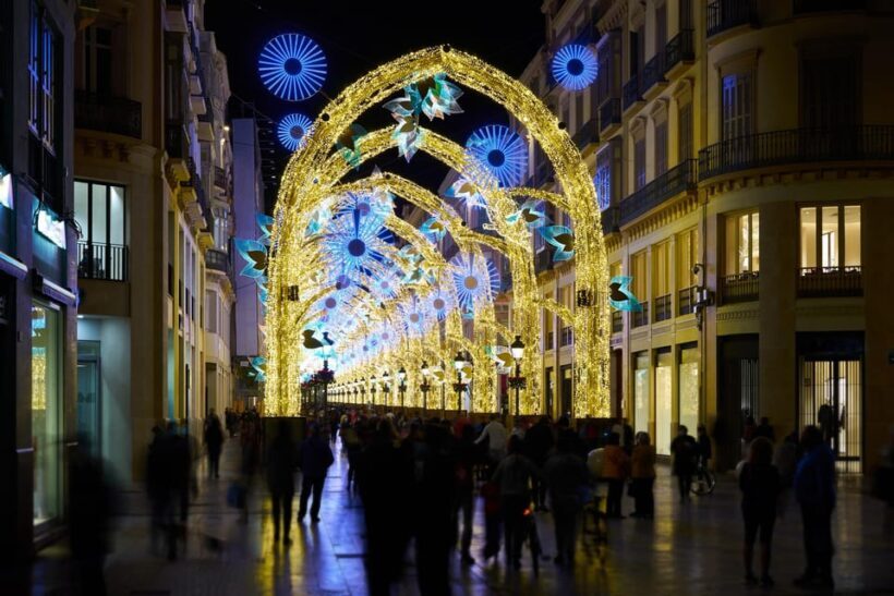 Málagas Festive Lights: A Christmas Walking Tour - Experience Breakdown
