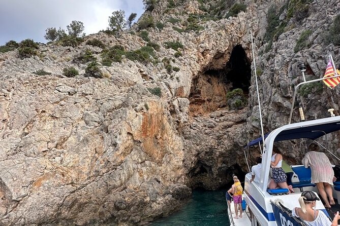 Mallorca Beach & Caves 4hr Boat Trip Drinks, Tapas, SUP & Snorkel - How the Trip Feels in Practice