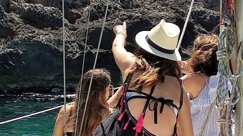 Mallorca: Cala Vella Boat Tour with Swiming, Food, & Drinks - Key Points