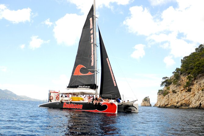 Mallorca Catamaran Tour Review: A Mixed Experience - Crowd Size and Comfort