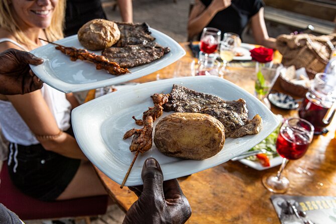 Mallorca Evening Tour: Horseback Riding, Dinner and Dance - Live Music and Dancing