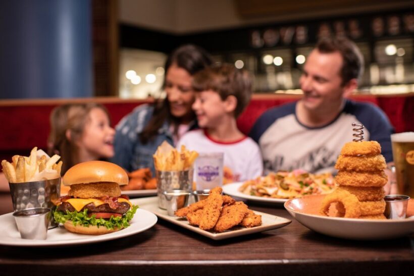Mallorca: Hard Rock Cafe Entrance with Lunch or Dinner - Who Should Consider This Experience?