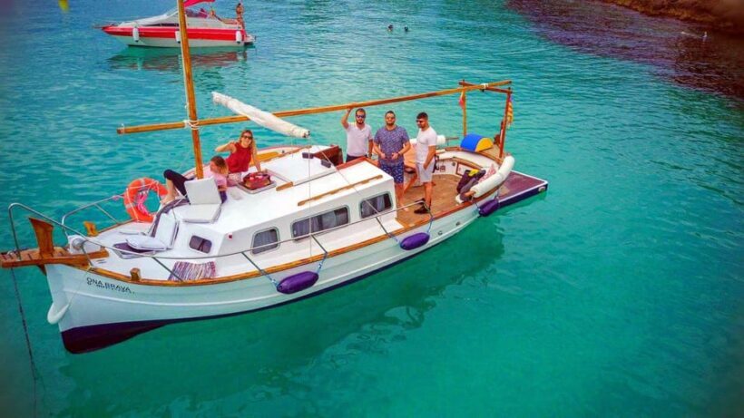 Mallorca: Llaüt Excursion around Palma with food and drinks - Key Points
