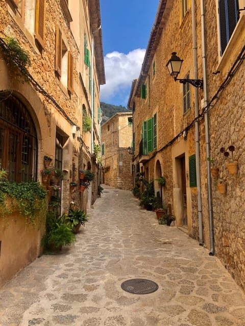 Mallorca: Valdemossa and Port of Soller Coca of Potato - A Detailed Look at the Experience