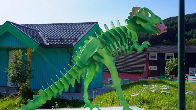 Måløy: Kannesteinen and Colorful Village Tour - Key Points