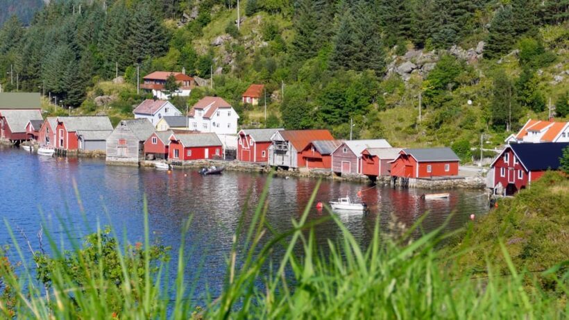 Måløy: Kannesteinen and Colorful Village Tour - Transportation & Accessibility