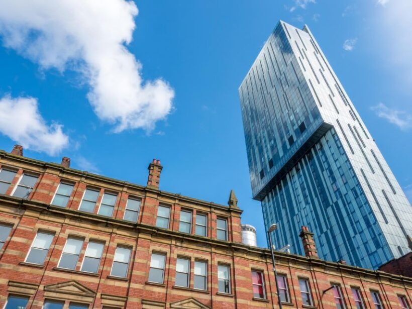 Manchester: Express Walk with a Local in 60 minutes - Key Points