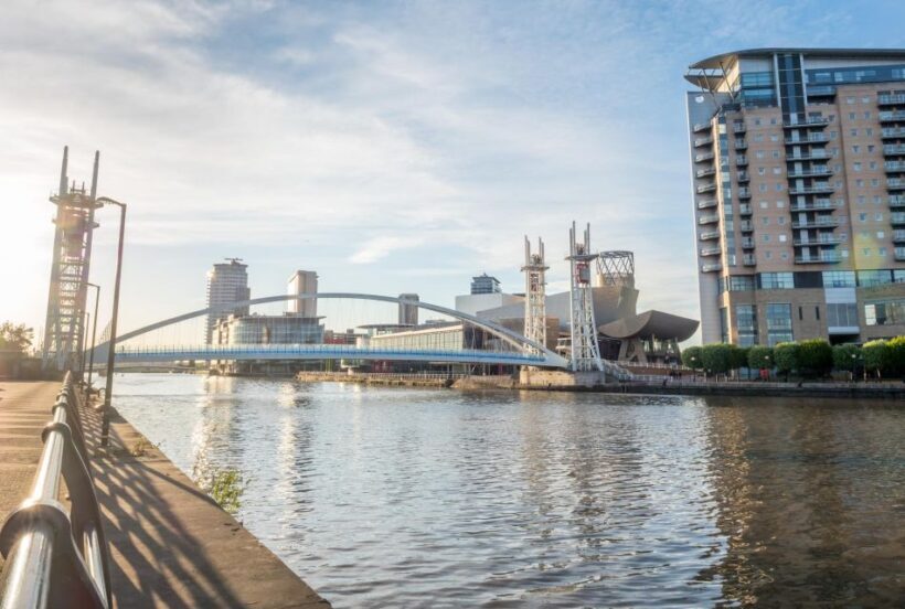 Manchester: Express Walk with a Local in 60 minutes - An In-Depth Look at the Manchester Express Walk