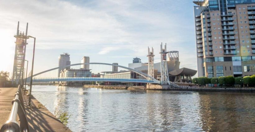 Manchester: Express Walk with a Local in 60 minutes - FAQ