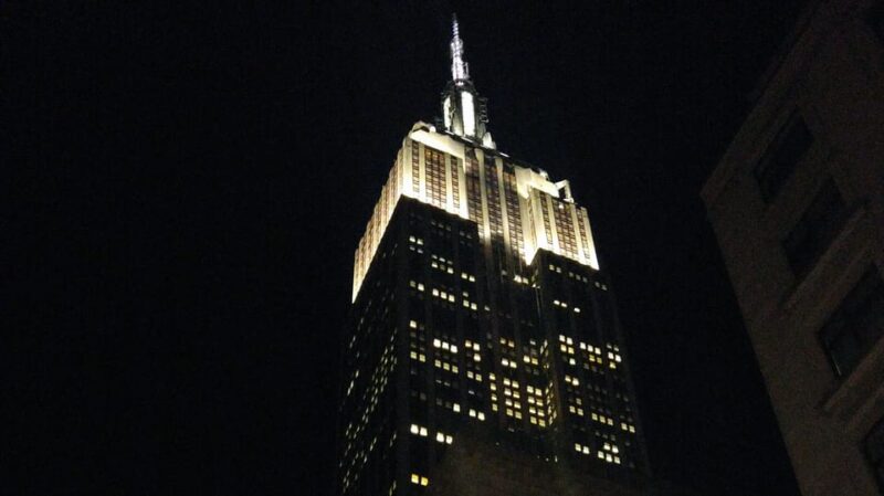 Manhattan; 5th avenue stroll & sunset at Empire State - The True Value for Travelers
