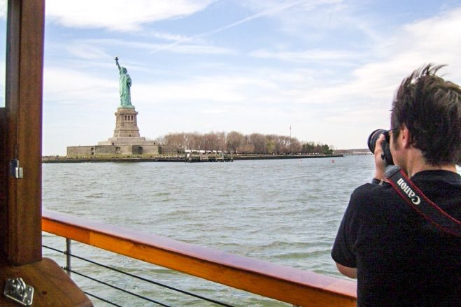 Manhattan: Statue and Skyline Cruise Aboard a Luxury Yacht - The Experience: What Travel Enthusiasts Say