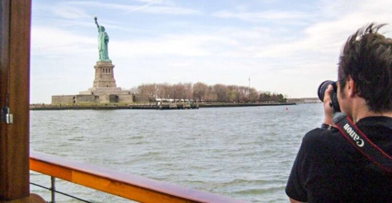Manhattan: Statue and Skyline Cruise Aboard a Luxury Yacht - Value for Money