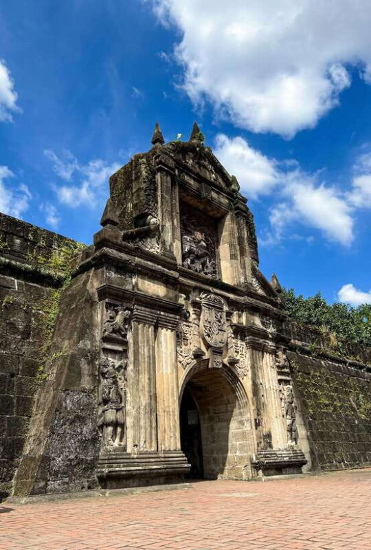 Manila One-on-One Walking Tour with Mobile Photography - Key Points