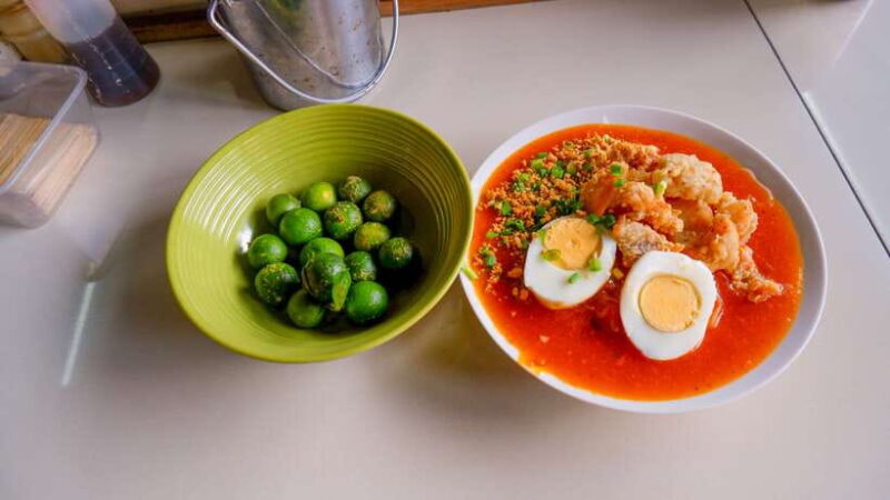 Manila: Sightseeing and Food Walking Tour with Tastings - The Guides: Knowledgeable and Friendly