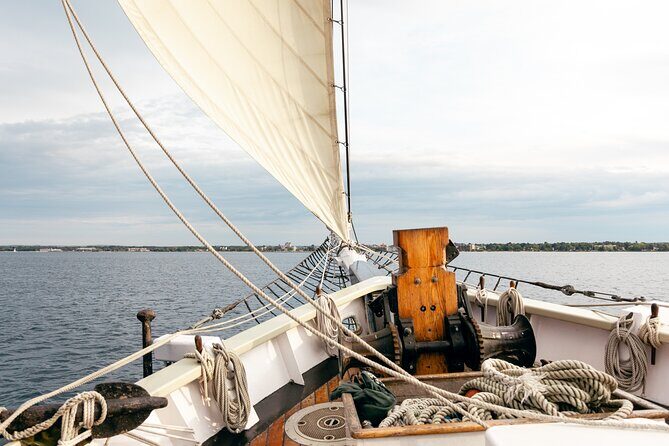 Manitou Fall Flavor Afternoon Sail Experience - Discovering Traverse City from the Water