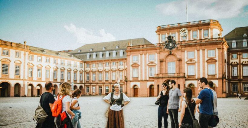 Mannheim, guided costume tour: Hangmen, Witches, Huguenots - Mannheim, Guided Costume Tour: Hangmen, Witches, Huguenots