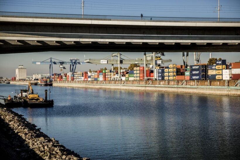Mannheim, guided walking tour: Industrial culture at the commercial port - An In-Depth Look at the Mannheim Guided Walking Tour
