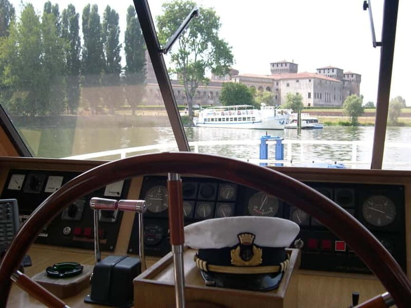 Mantua Lakes and Vallazza Oasis: a timeless boat trip - Authentic Perspectives and Insights