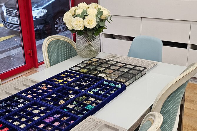 Manufacturing of Customizable Bracelets in Paris - Group Dynamics and Special Occasions