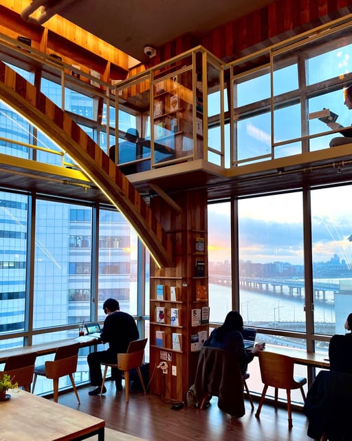 (MAPO, SEOUL RAINY DAY) River city view with snapshots - Key Points