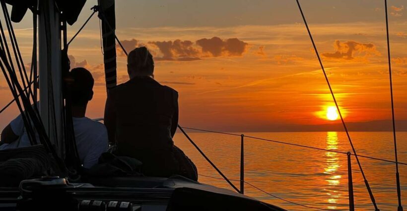 Marbella: Sunset Sailing Trip with Drinks and Snacks - Key Points