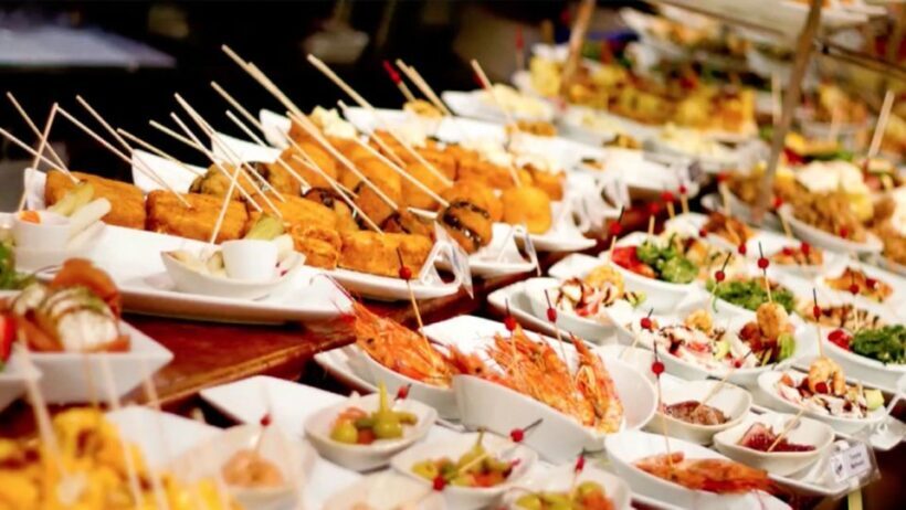 Marbella: Tour of the Old Town with Tapas & Wine - Learning and Sightseeing