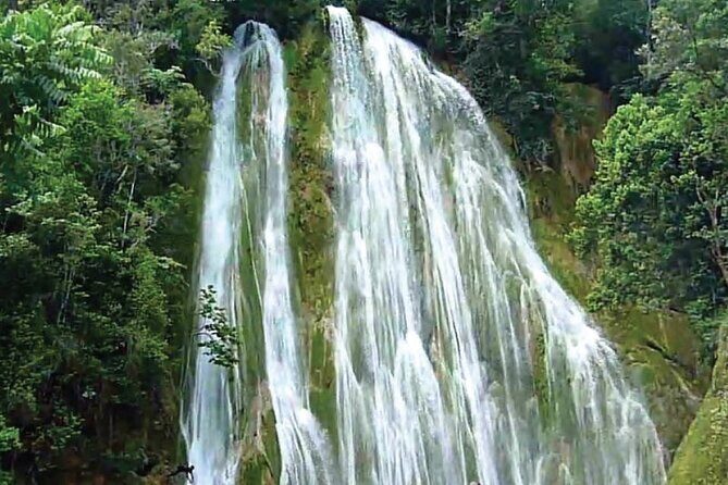 María and Miguel stop - El Limón waterfall with lunch included from las Galeras - Exploring the El Limón Waterfall Tour from Las Galeras