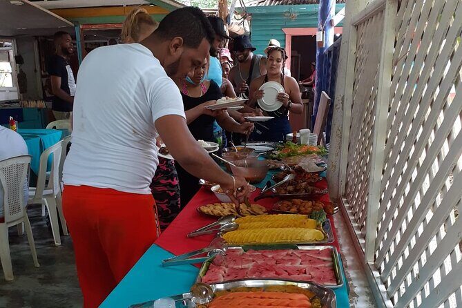 María and Miguel stop - El Limón waterfall with lunch included from las Galeras - FAQ