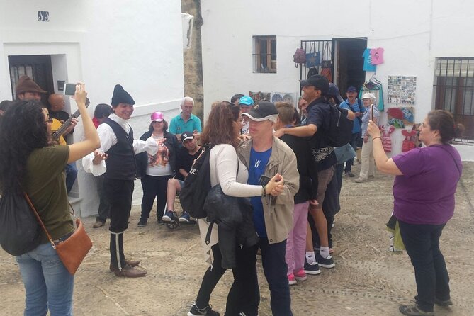 Marimantas. Private Guided and Sung Tour. Vejer of Legends. - Accessibility and Participation