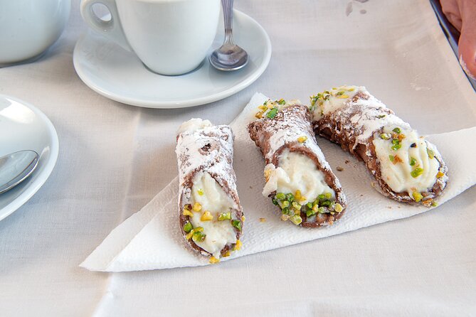 Market tour and lunch or dinner at a local's home in Siracusa - Cooking in a Family Kitchen: Authenticity in Action