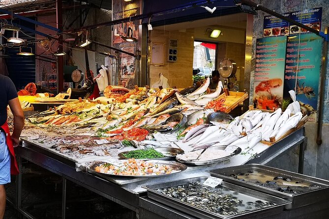 Markets and Monuments: Walking Tour in the Center of Palermo - Piazza Pretoria