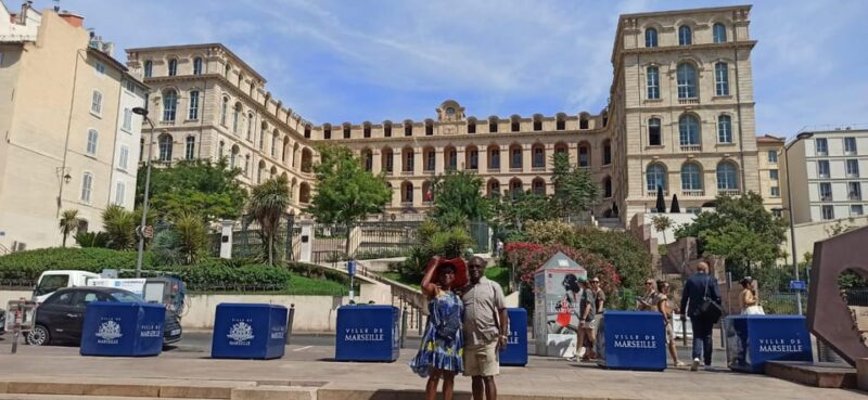 Marseille's Classics : Le Panier Guided Tour - Tasting Regional Flavors at a Local Bakery